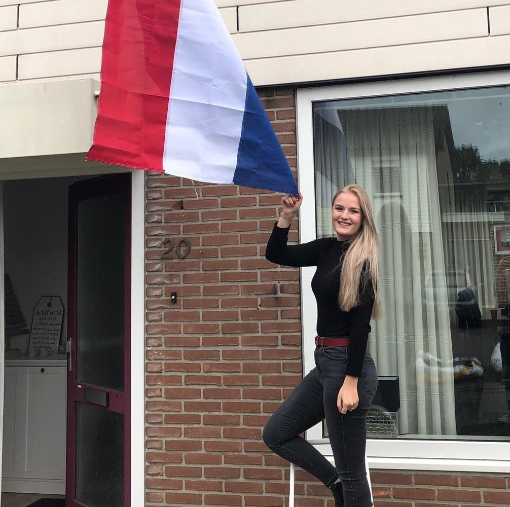 Makelaarskantoor levert eerste stagiair af | Nieuws | SleenWeb