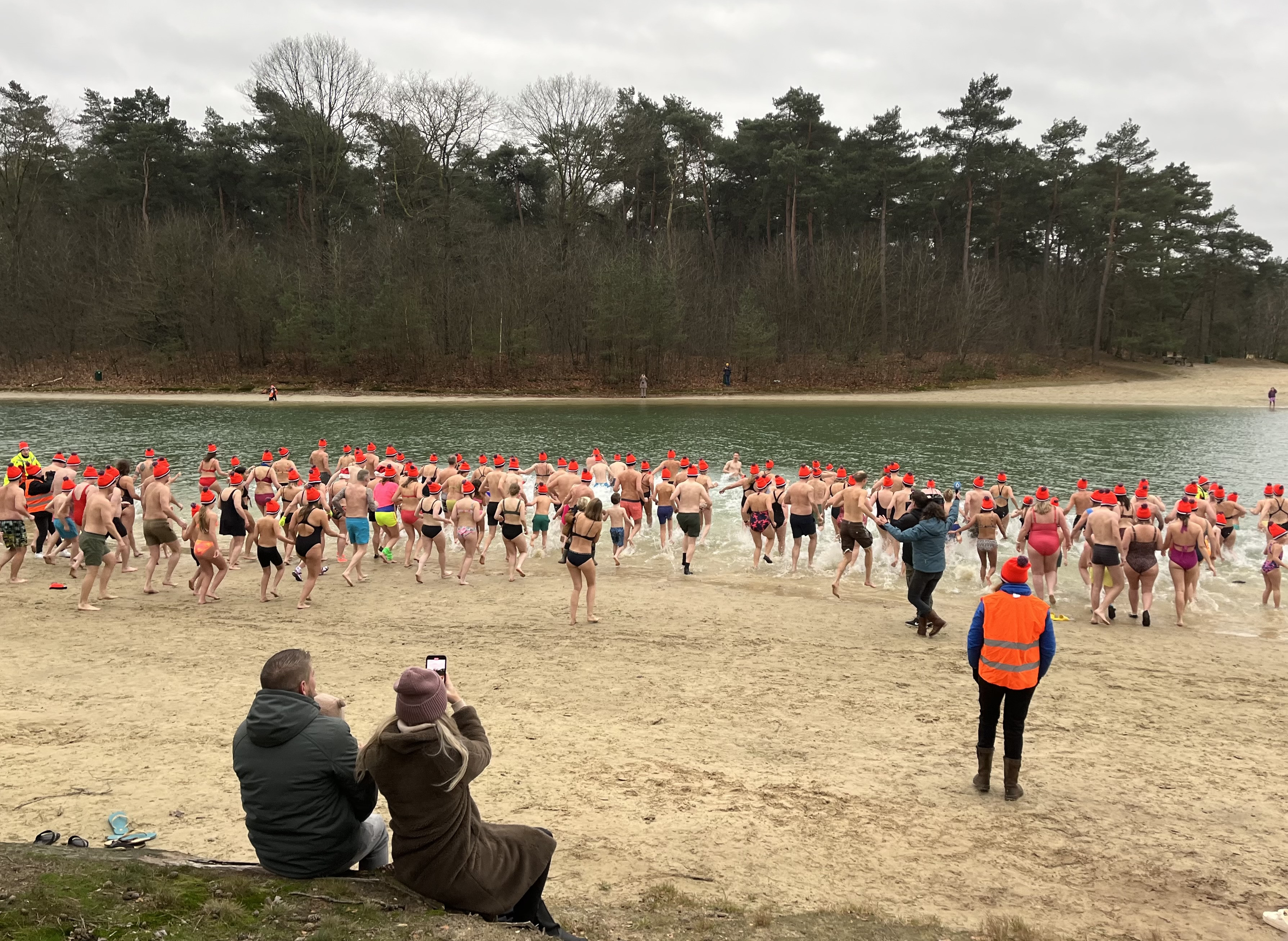 Nieuwjaarsduik Ermerstrand op 1 januari | Nieuws | SleenWeb